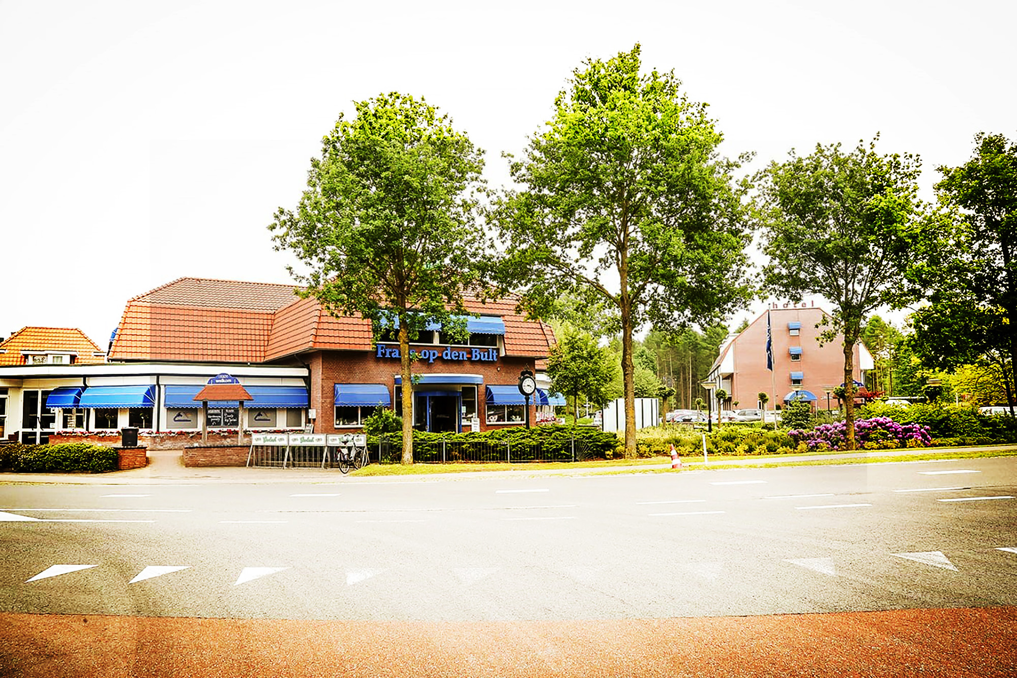 Contact – NAH Oost